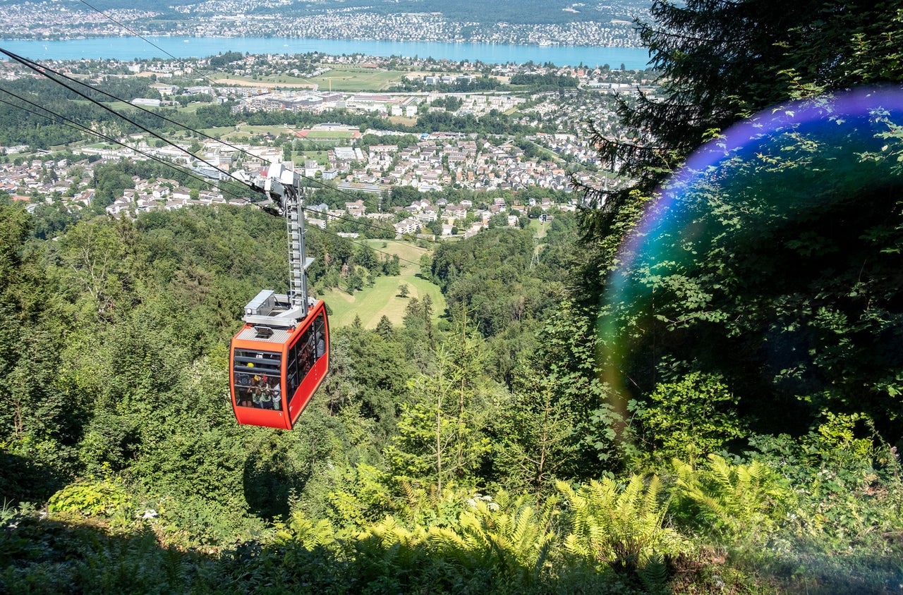 Mit der Luftseilbahn auf die Felsenegg | ZVV